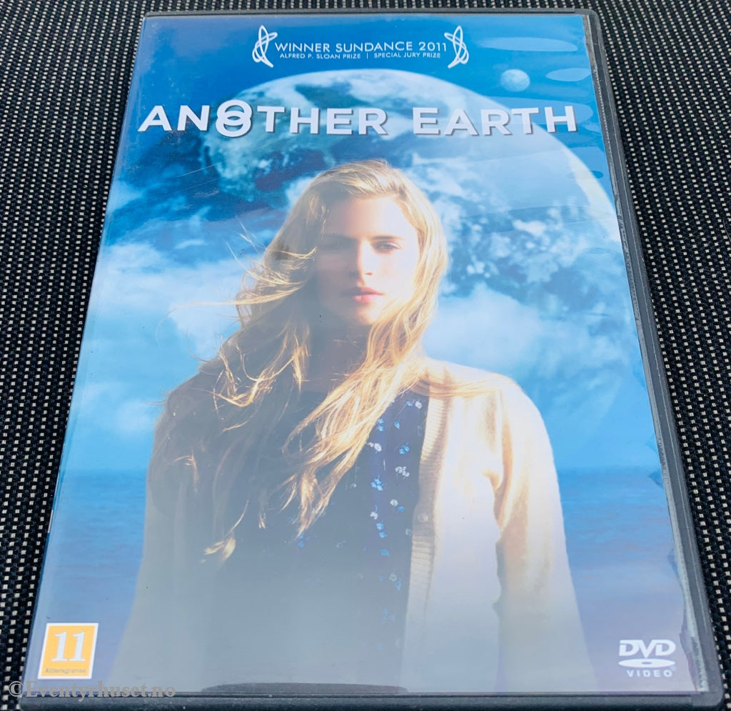 Another Earth. DVD. – Eventyrhuset